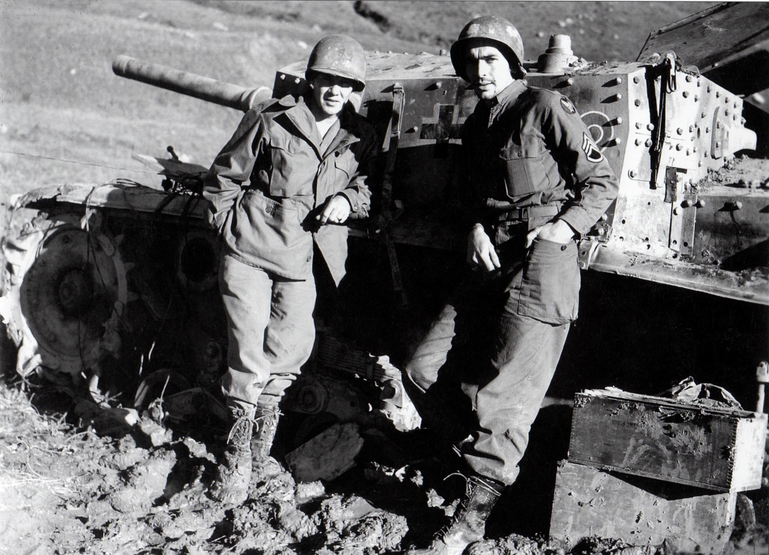 Американские военнослужащие позируют у САУ Вермахта StuG M43 mit 105/25 ...